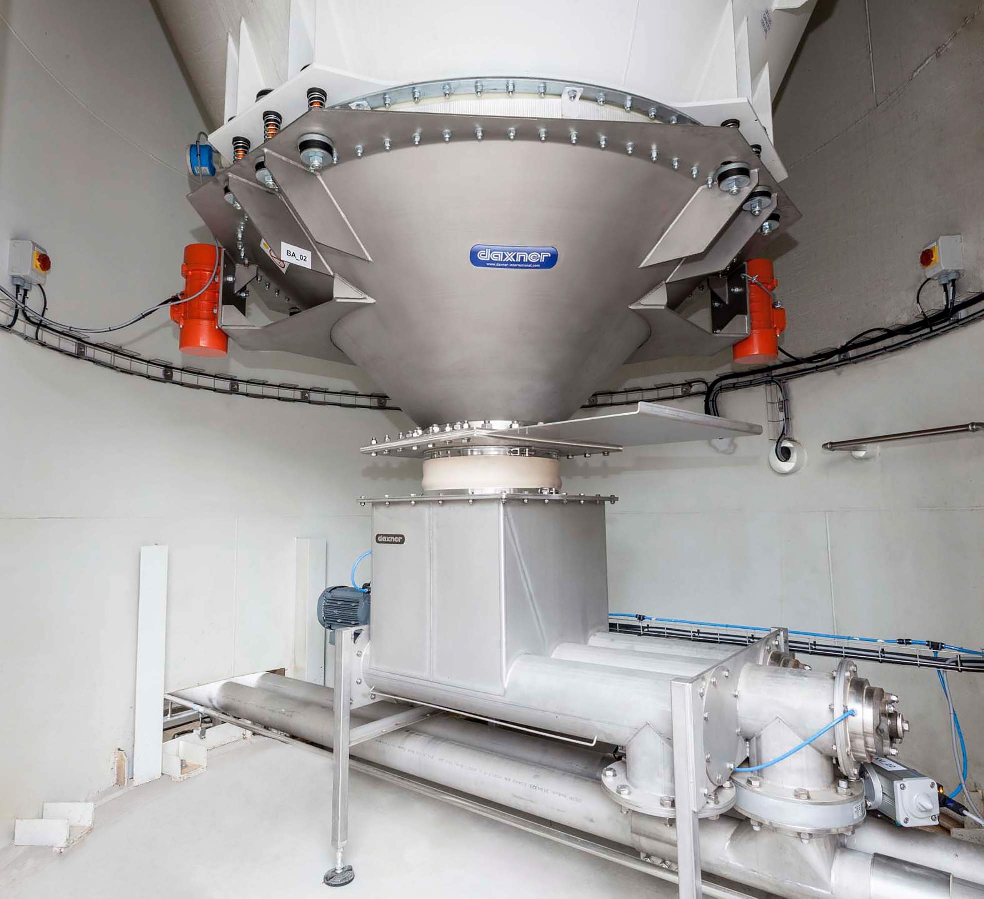 Live bottom bin - DAXNER